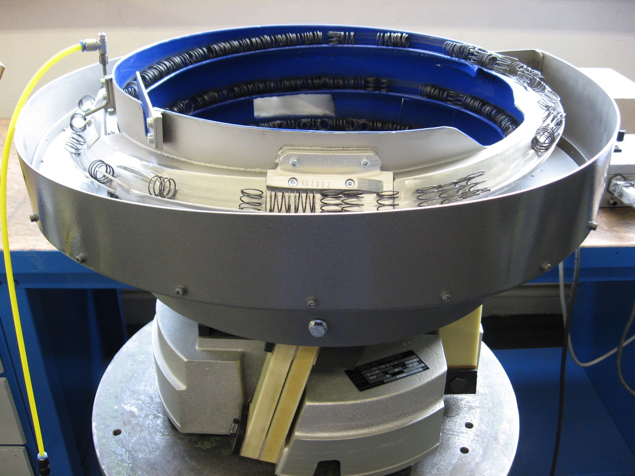 Spring feeder - Inprotec Automation AB